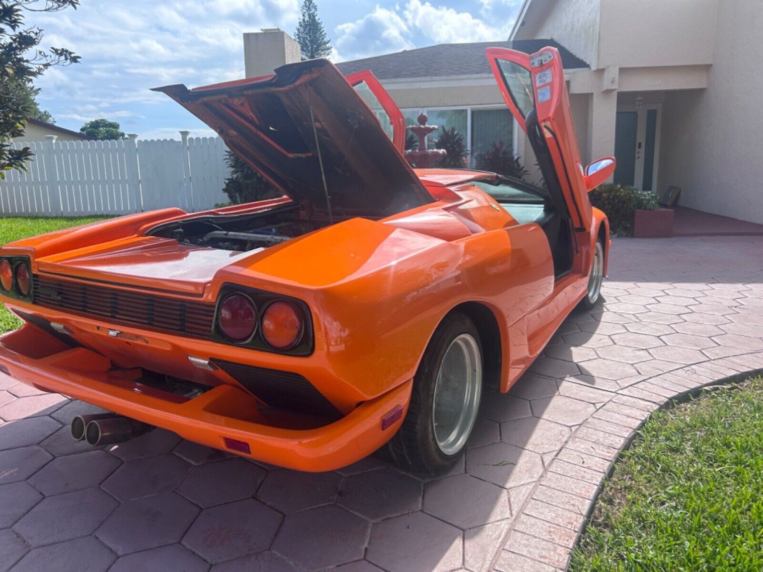 1986 Lamborghini Diablo replica kit car [stretched Fiero] for sale